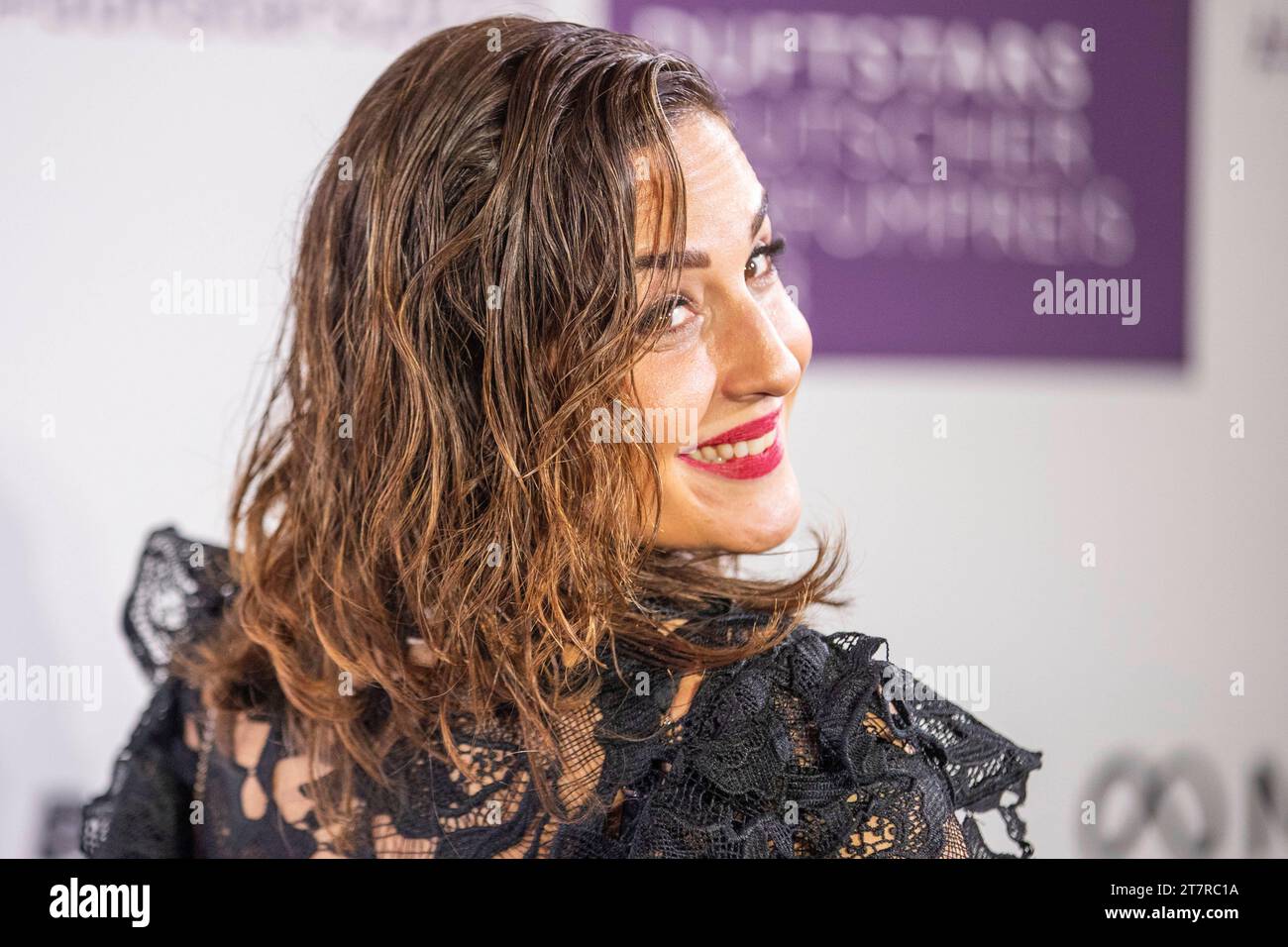 Moderatorin Nina Moghaddam. DUFTSTARS 2023 - Deutscher Parfumpreis ...