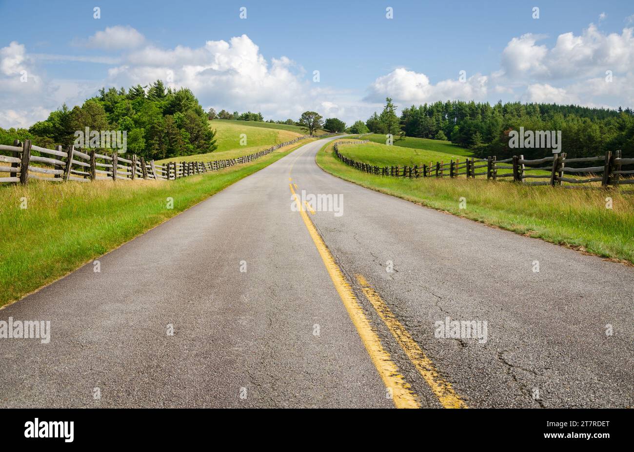 Blue ridge parkway curves hi-res stock photography and images - Alamy
