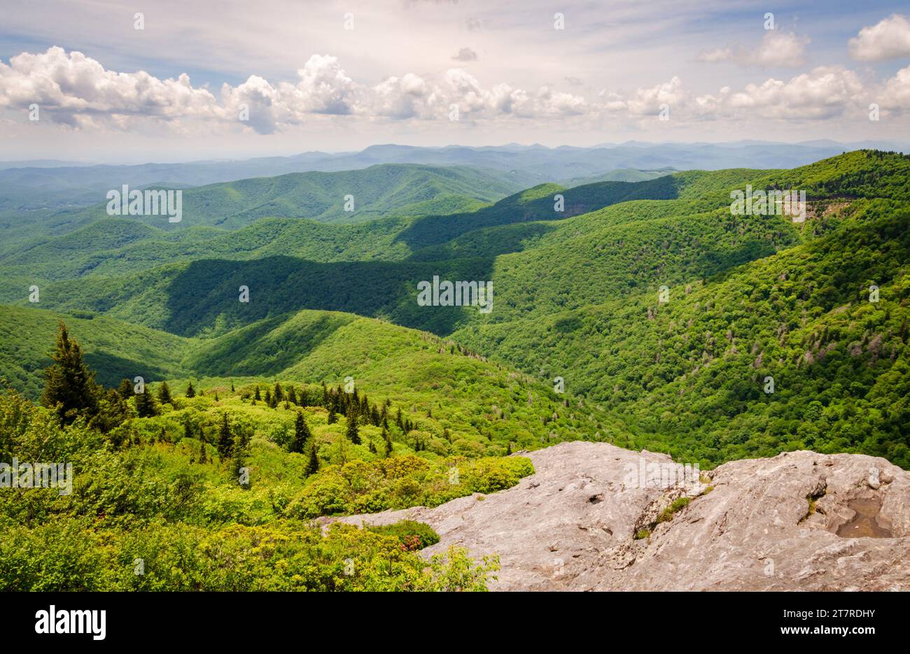 The Blue Ridge Parkway, Famous Road linking Shenandoah National Park to ...
