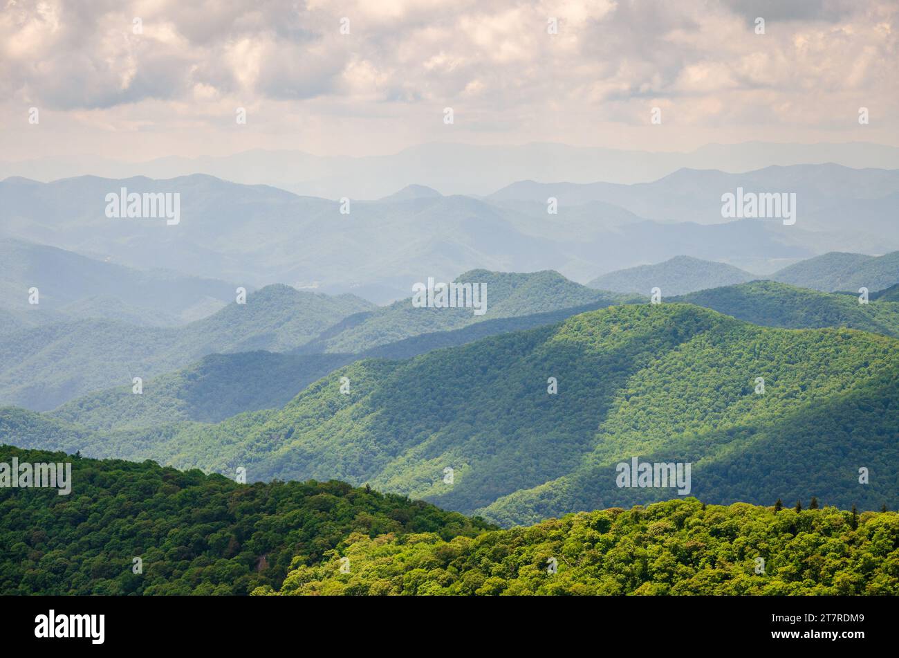 The Blue Ridge Parkway, Famous Road linking Shenandoah National Park to ...