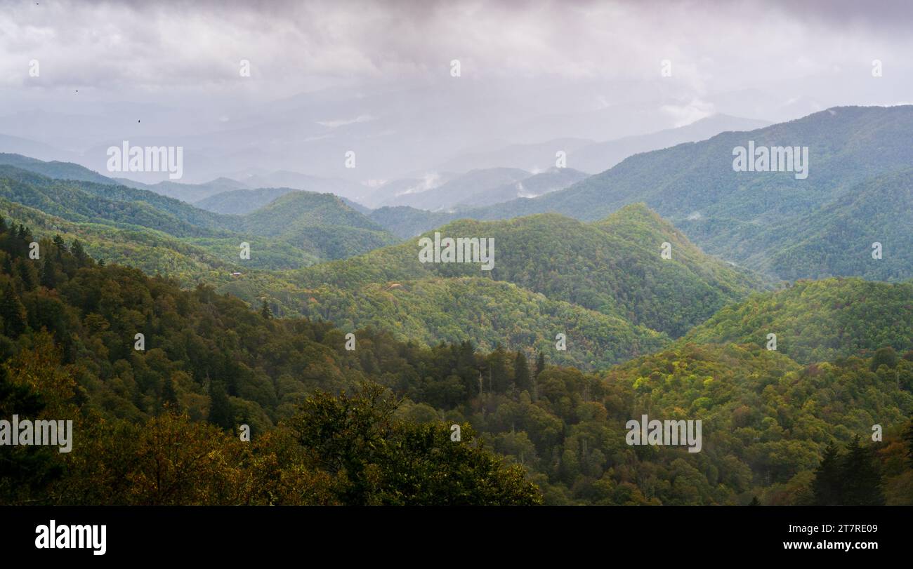 The Blue Ridge Parkway, Famous Road linking Shenandoah National Park to ...