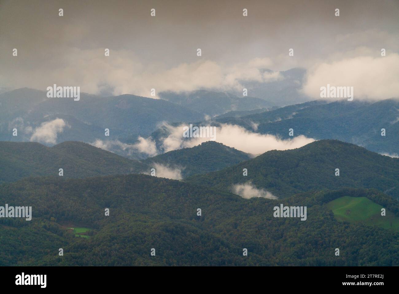 The Blue Ridge Parkway, Famous Road linking Shenandoah National Park to ...