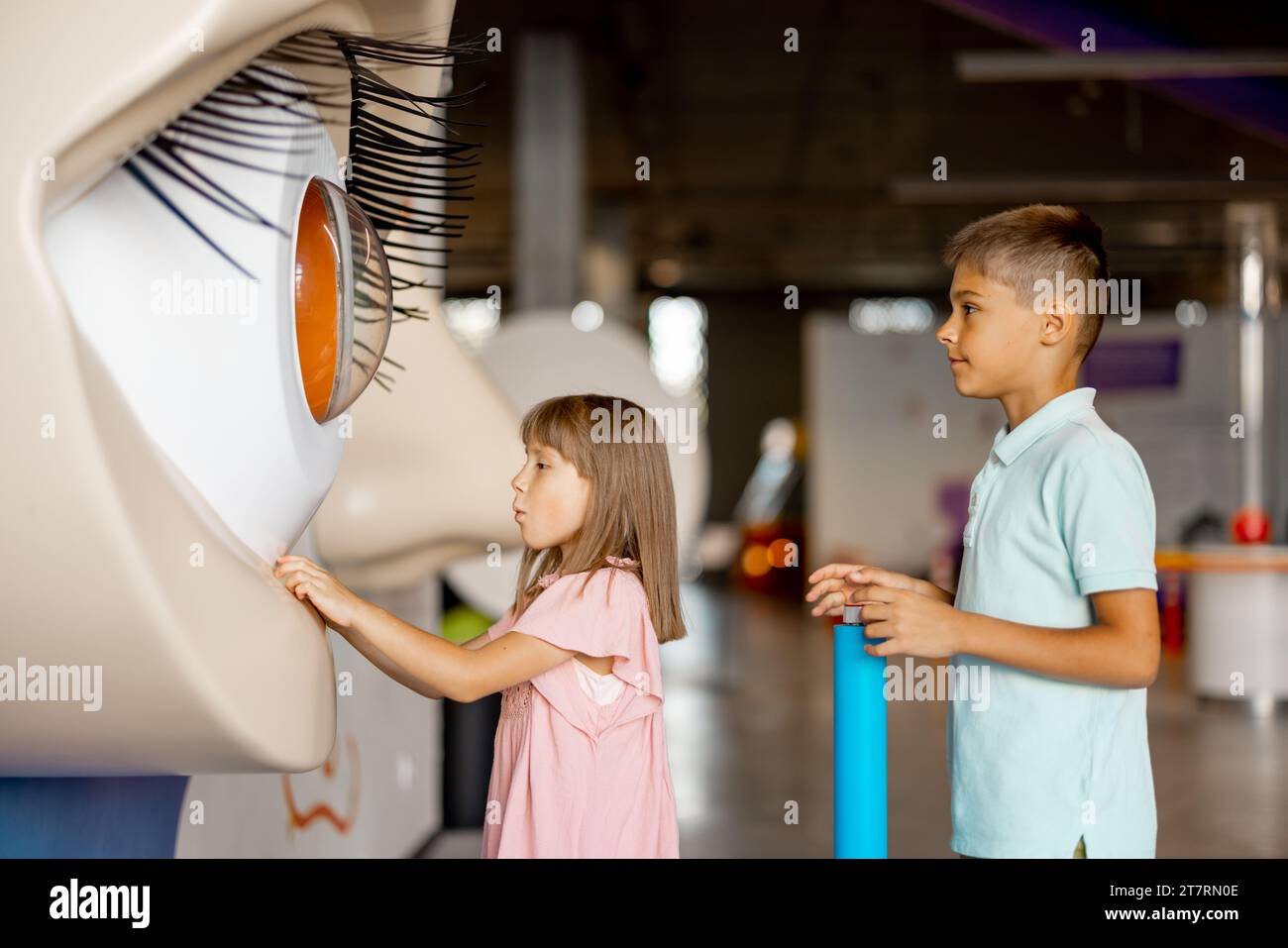 Kids look on a big eye model Stock Photo - Alamy