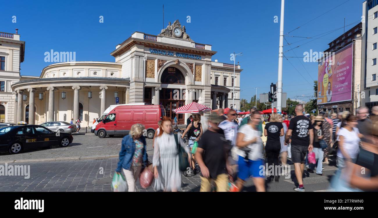 Polen, Breslau, auf dem Foto der Bahnhof Wroclaw Swiebodzki bis 1945 Freiburger Bahnhof *** 11 ...