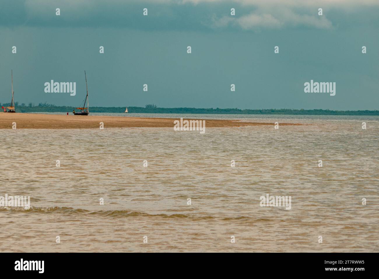 Kenyan fishing boat hi-res stock photography and images - Alamy