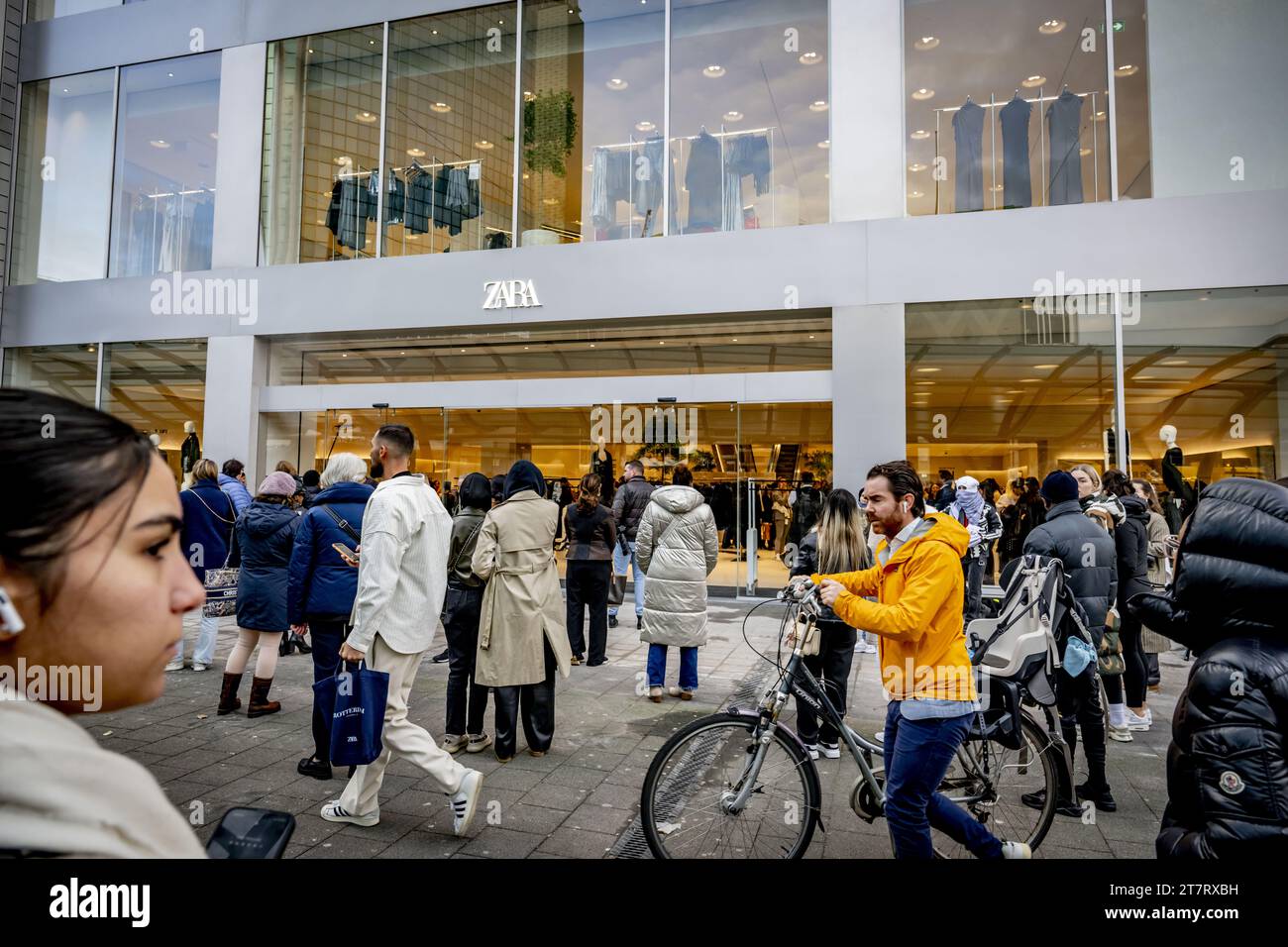 ROTTERDAM - Visitors in Zara during the opening of the largest store of ...