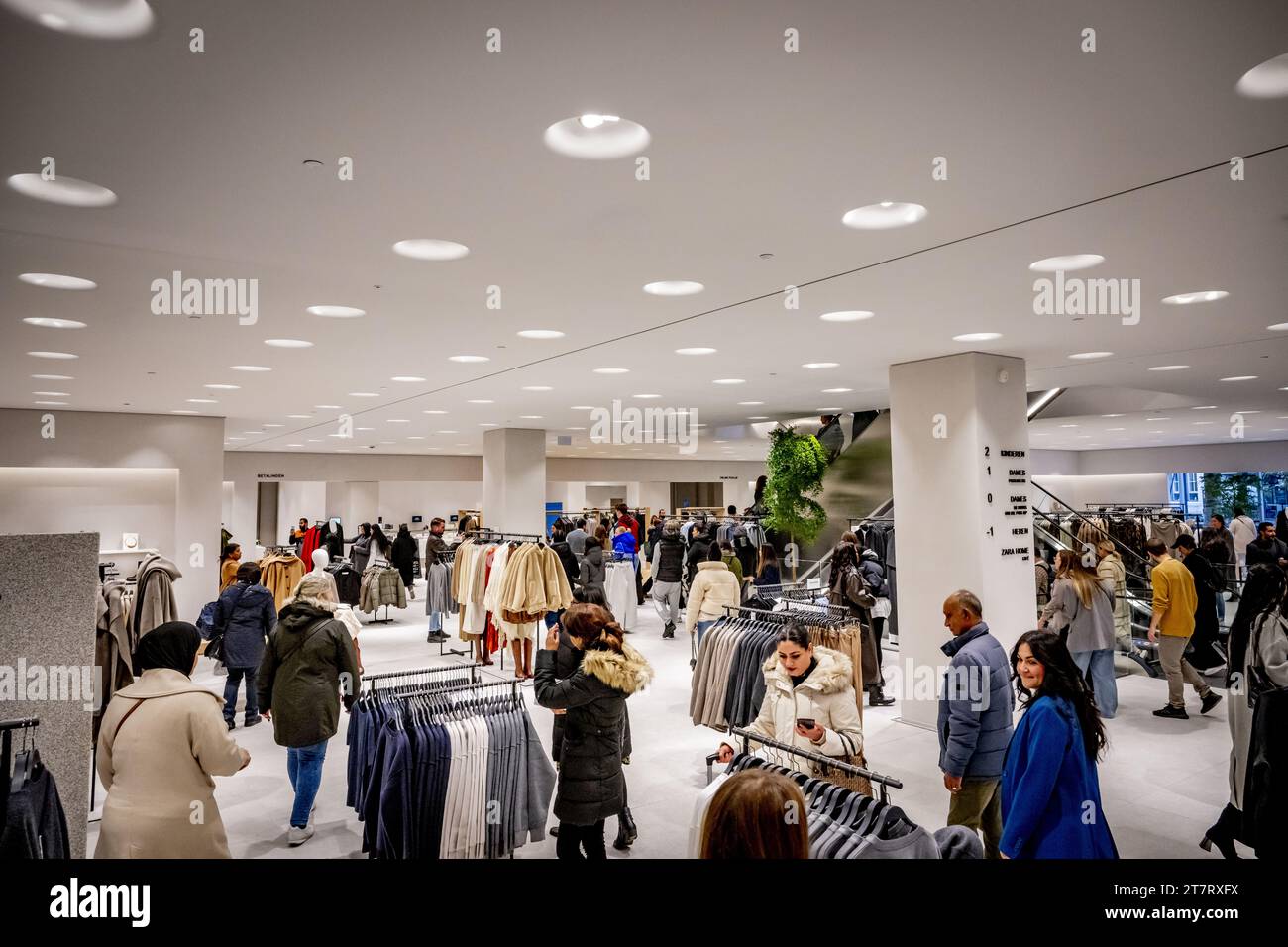 ROTTERDAM - Visitors in Zara during the opening of the largest store of ...