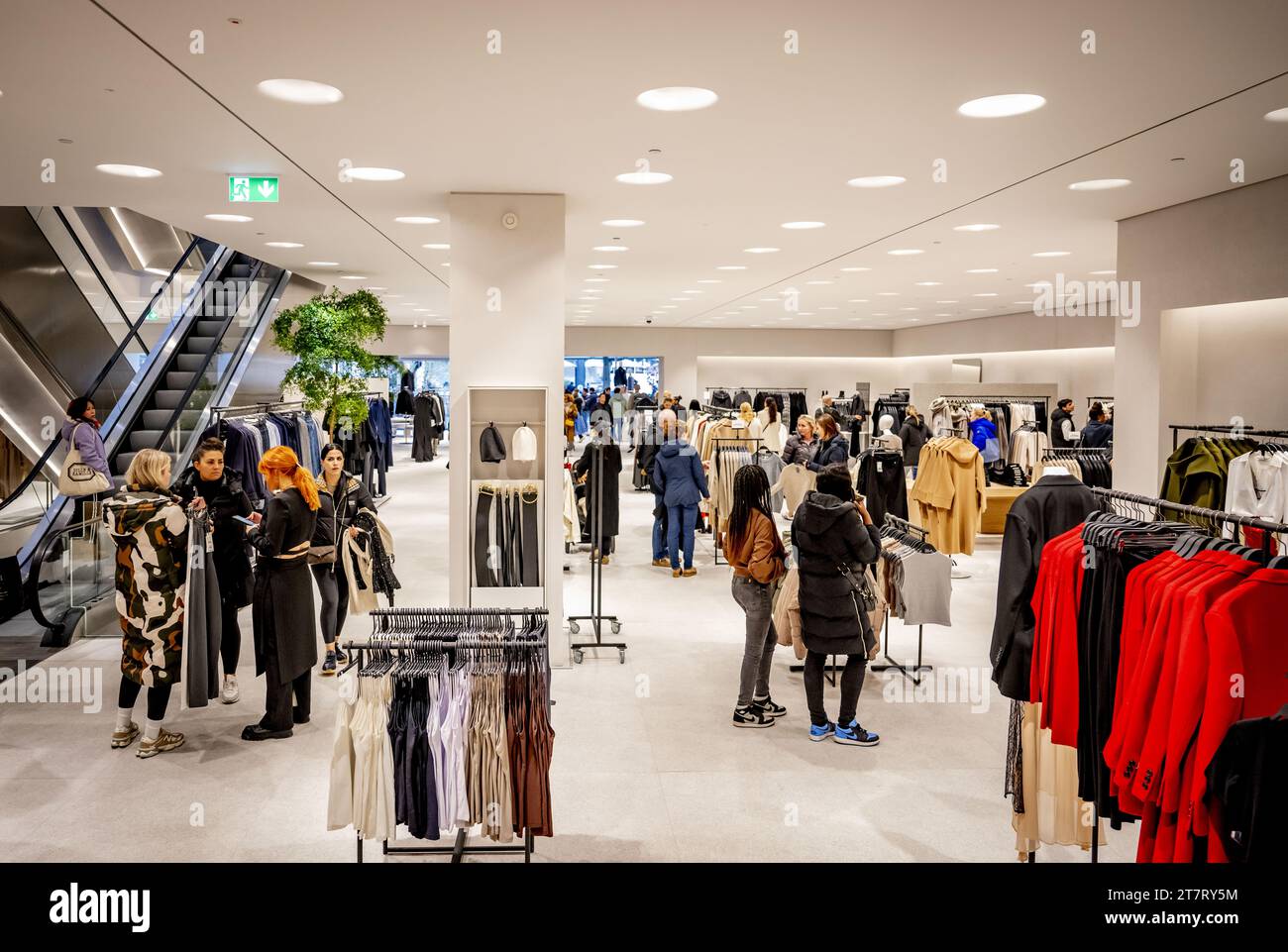 ROTTERDAM - Visitors in Zara during the opening of the largest store of ...