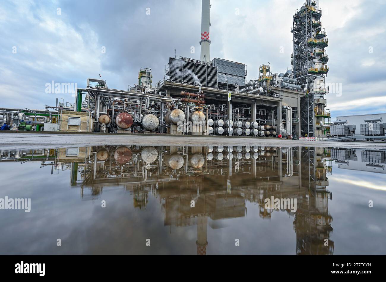 Gdansk raffinerie hi-res stock photography and images - Alamy