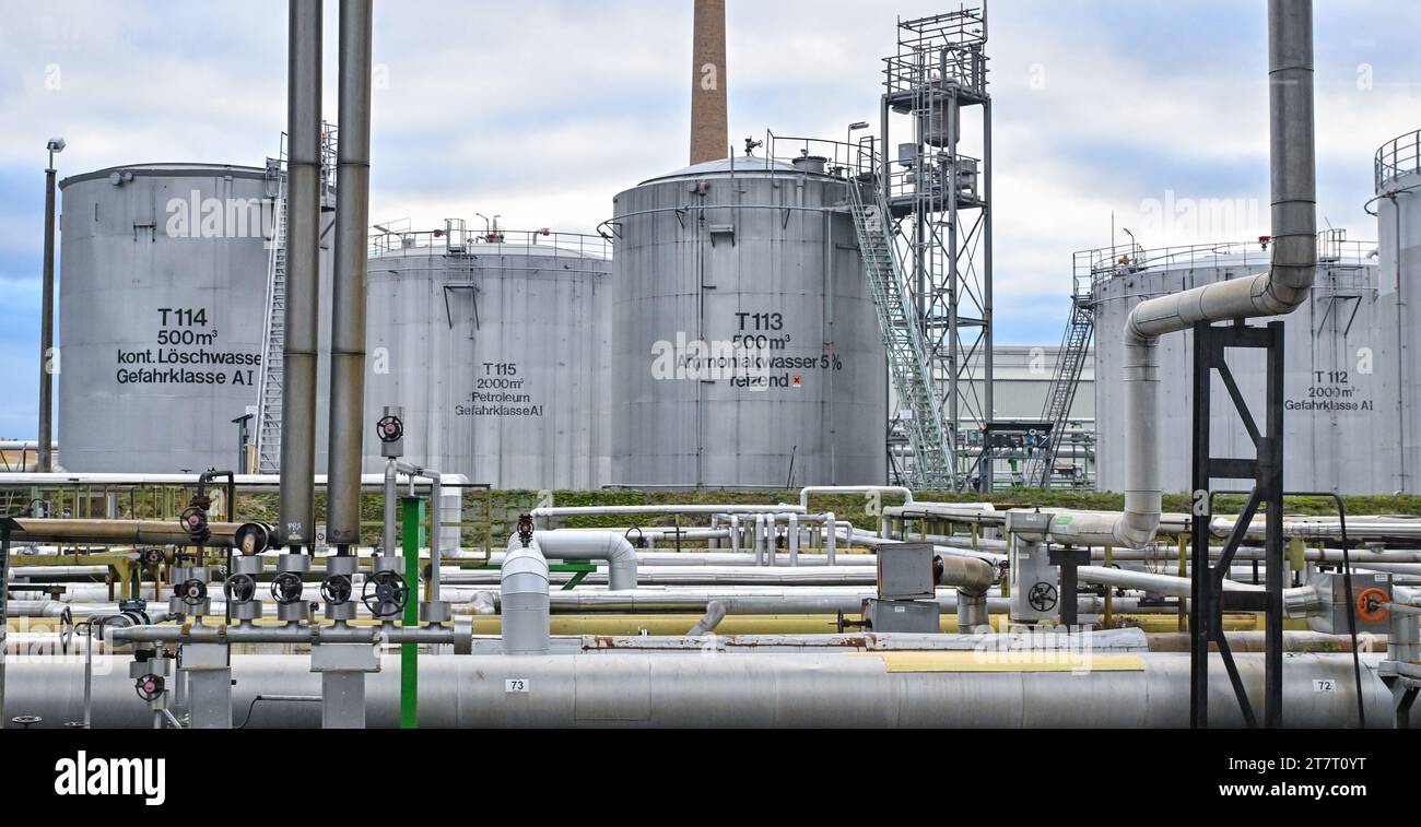 Gdansk raffinerie hi-res stock photography and images - Alamy