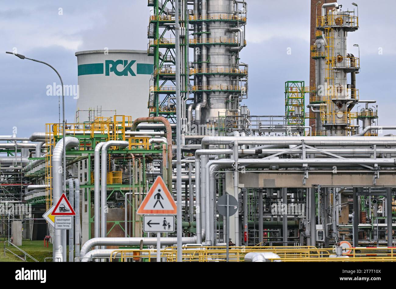 Gdansk raffinerie hi-res stock photography and images - Alamy