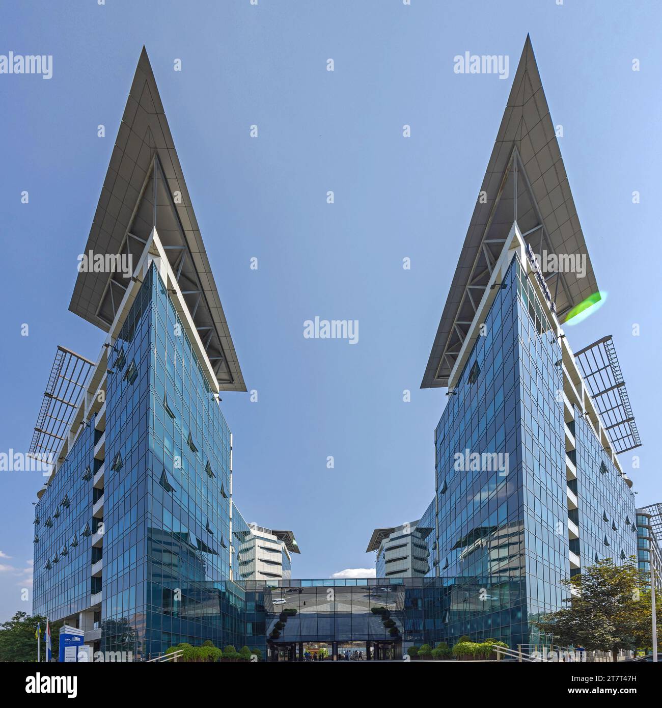 Office building complex hi-res stock photography and images - Alamy