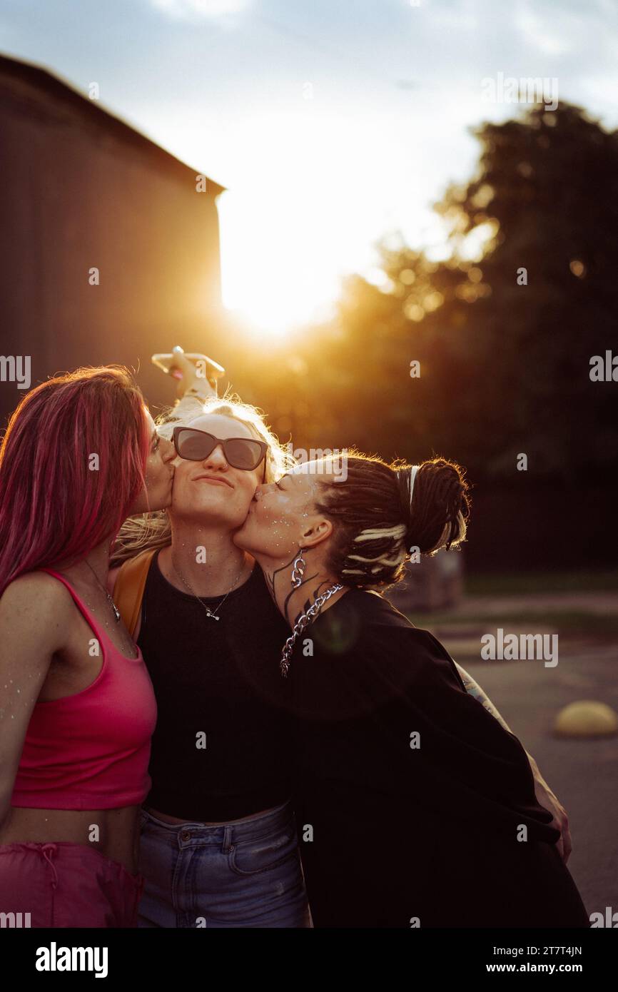 Friendship activities hi-res stock photography and images - Alamy