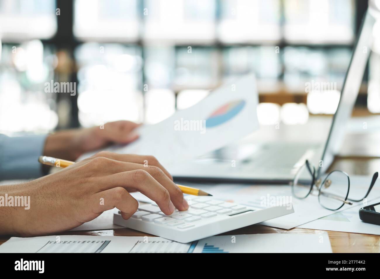 Accountant analysis hi-res stock photography and images - Alamy