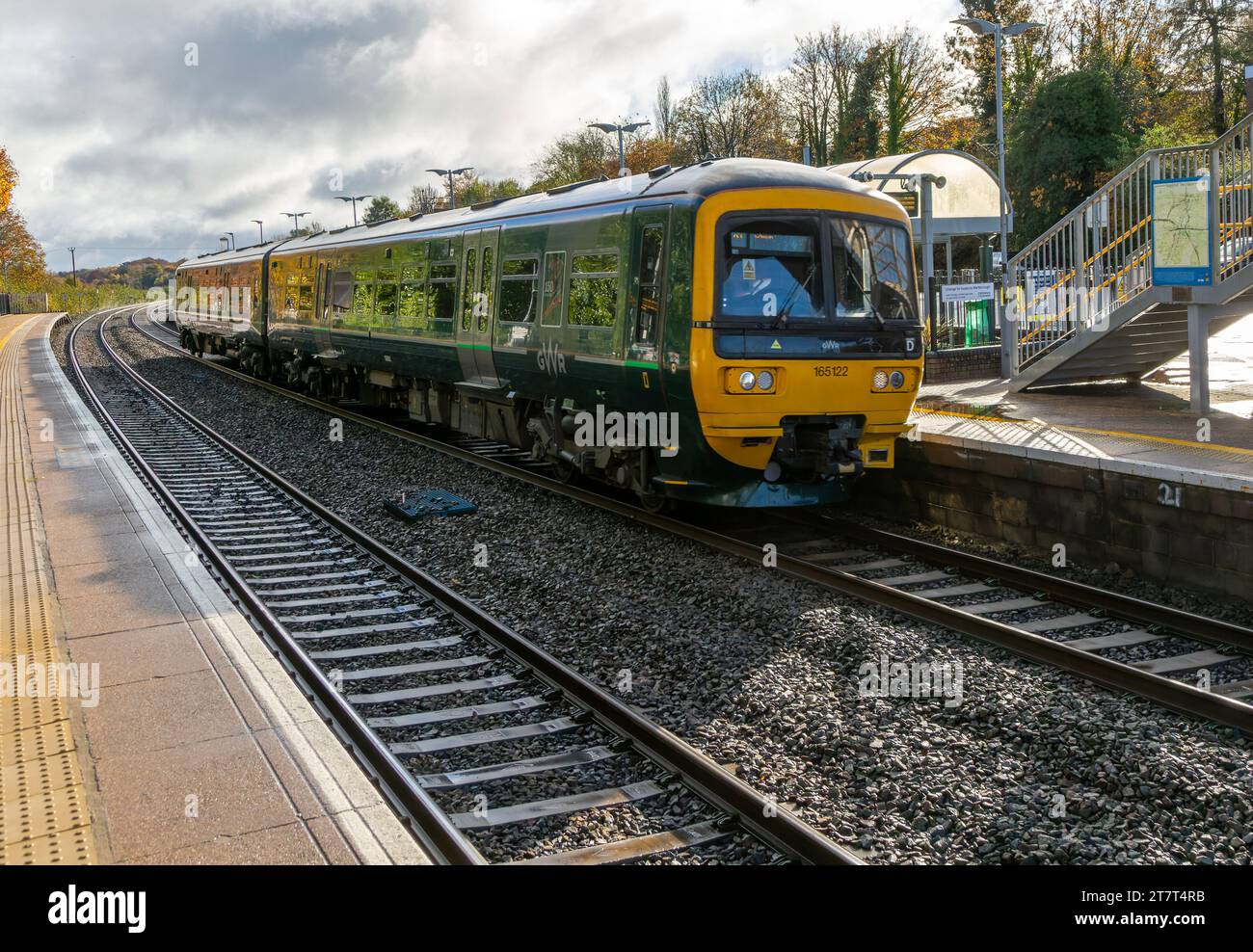 Great Western Railway GWR Class 165 Turbo train 165122, Hungerford ...