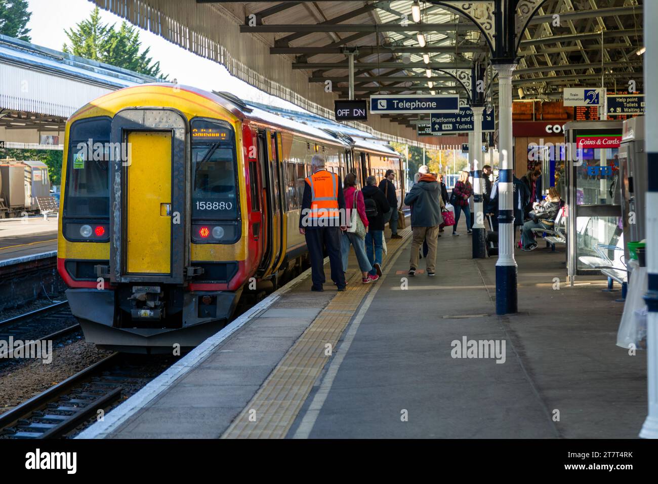 South Western Railway SWR Class 165 Turbo train 1158880 at Salisbury ...