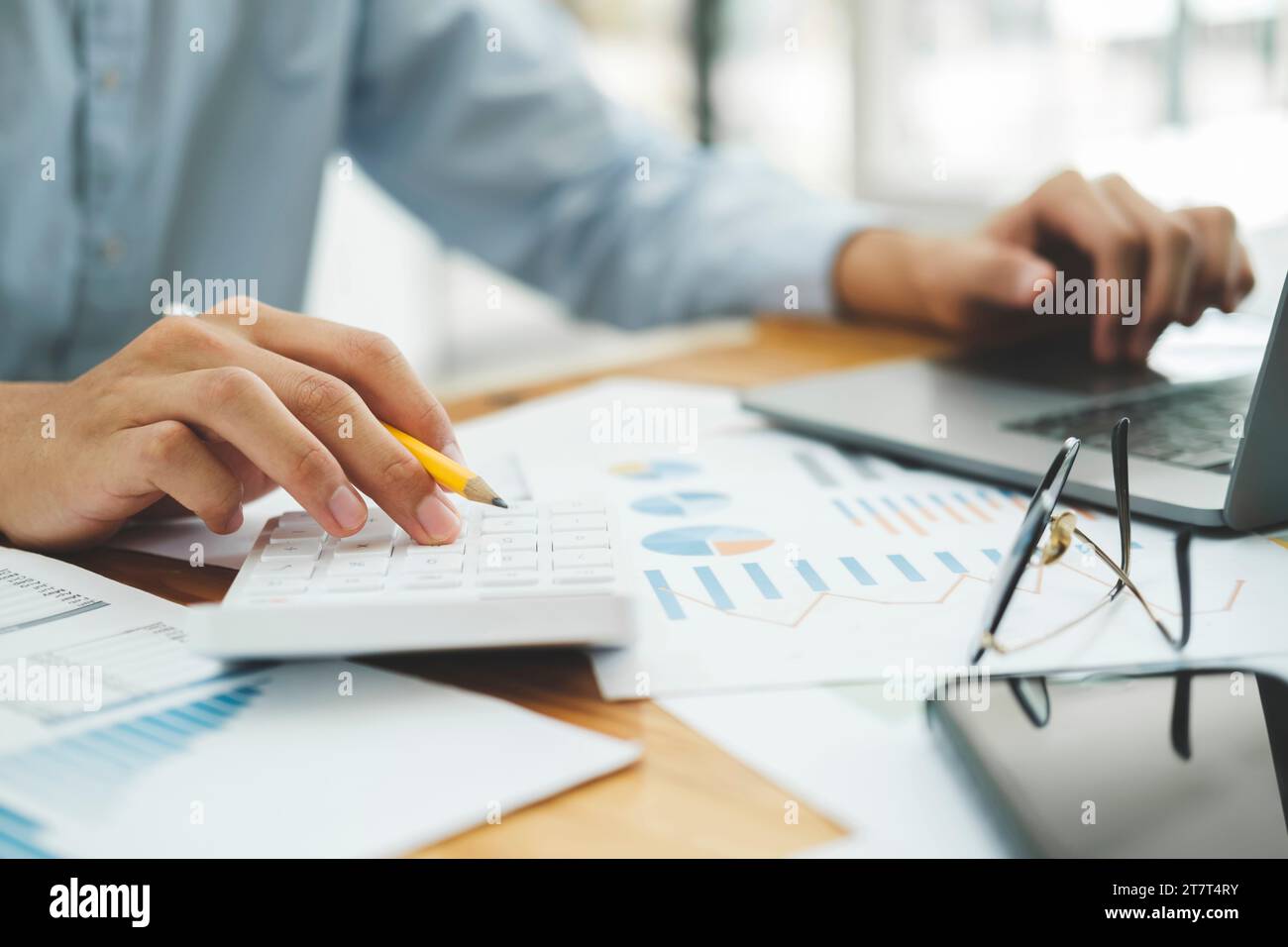 Account accountant hi-res stock photography and images - Alamy