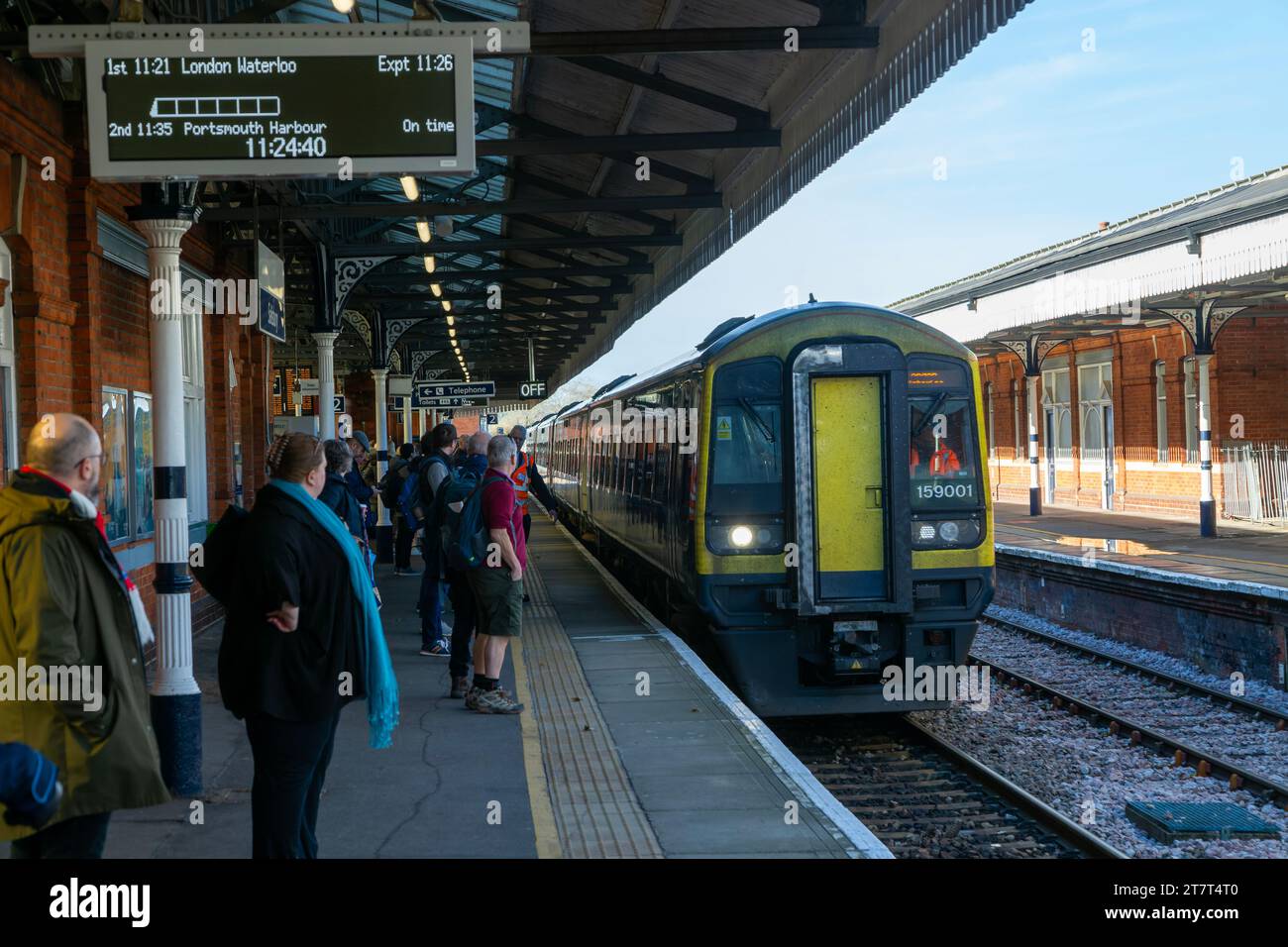 South Western Railway SWR Class 165 Turbo train 159001 at Salisbury ...