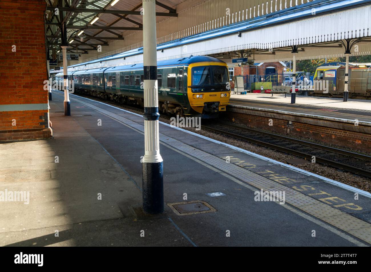 GWR Great Western Railway Class 165 Turbo train 166206 at Salisbury ...