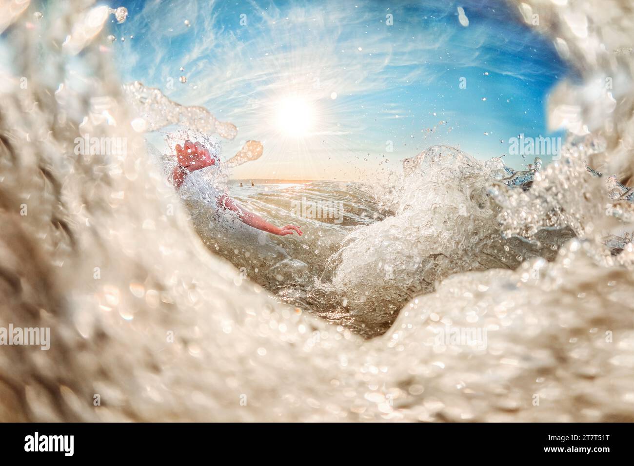 Splash splashing down hi-res stock photography and images - Alamy