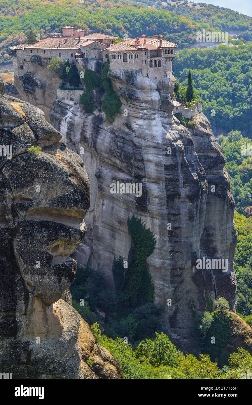 Monastery in cliff meteora hi-res stock photography and images - Alamy