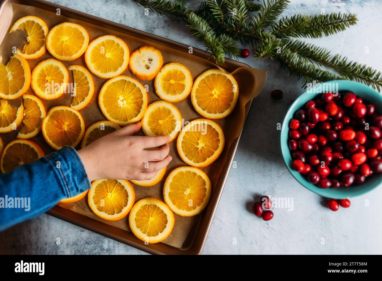 Tray of oranges hi-res stock photography and images - Alamy