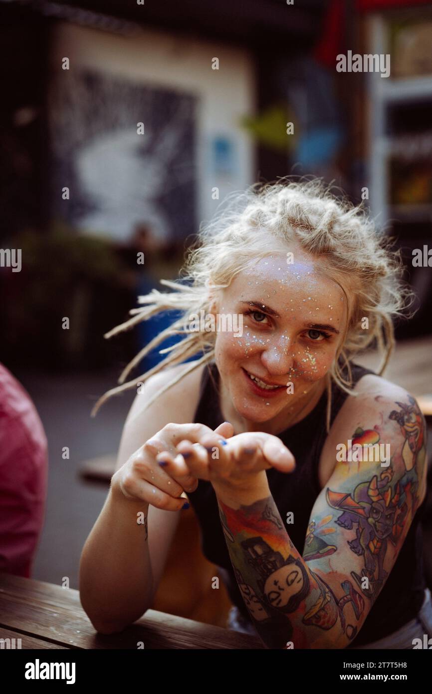 Shining face beautiful woman hi-res stock photography and images - Alamy