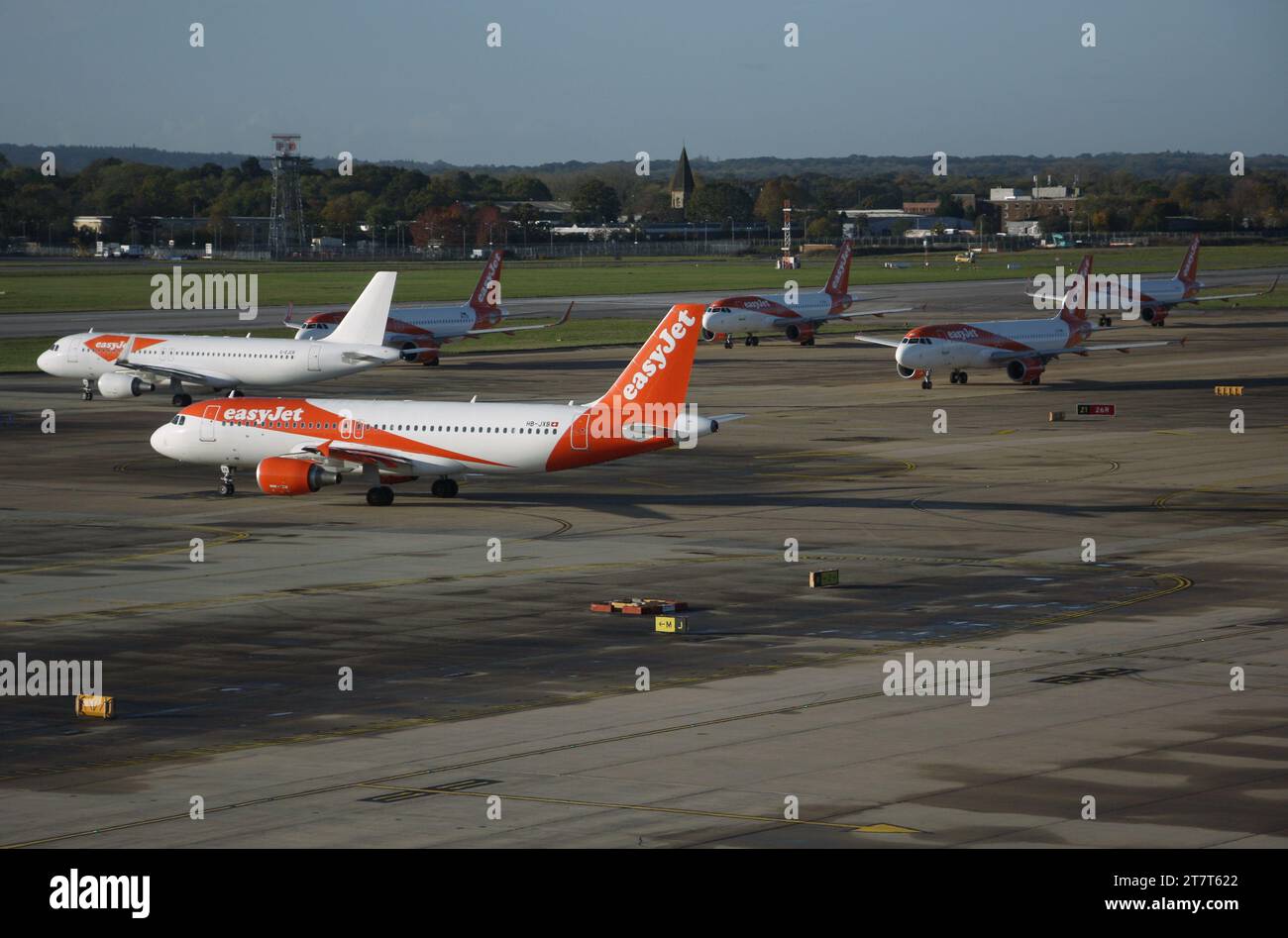Easyjets queuing hi-res stock photography and images - Alamy Easyjets queuing hi-res stock photography and images - Alamy