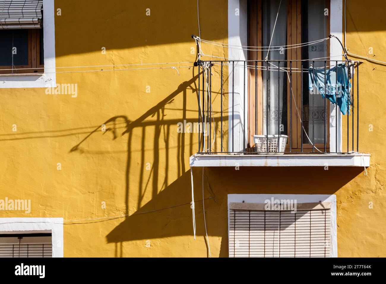 Vivid color facades hi-res stock photography and images - Alamy