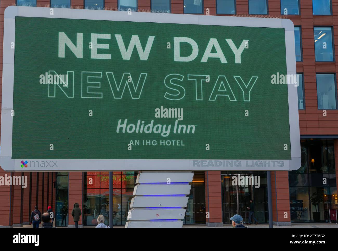 Reading Lights maxx digital OOH media electronic billboard screen ...