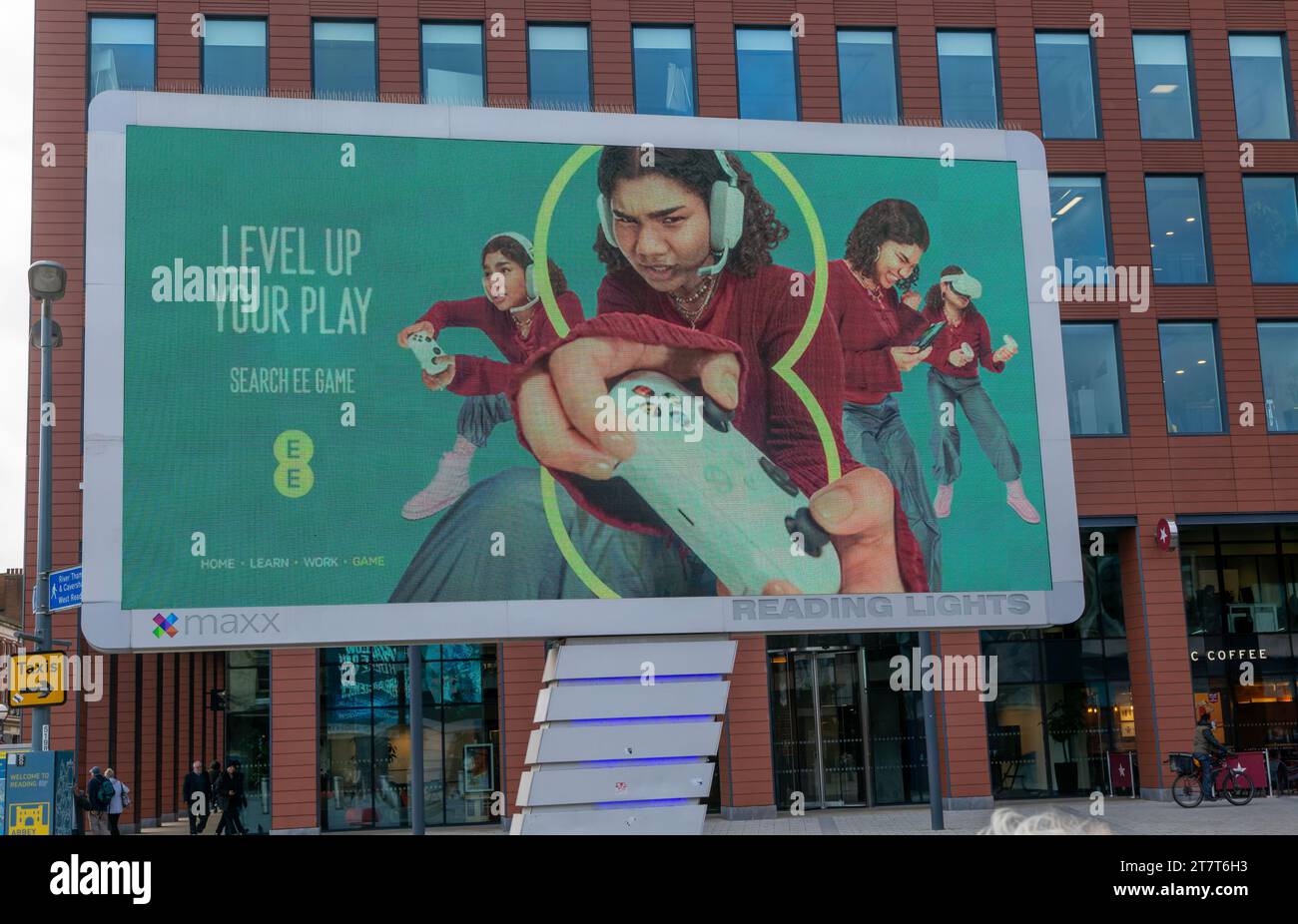 Reading Lights maxx digital OOH media electronic billboard screen ...