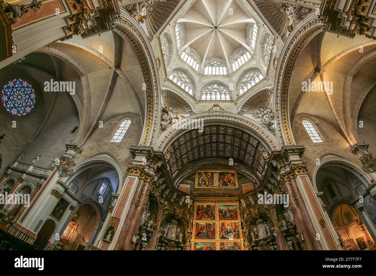 VALENCIA, SPAIN - MARCH 28, 2022: Interior of Valencia Cathedral, St ...