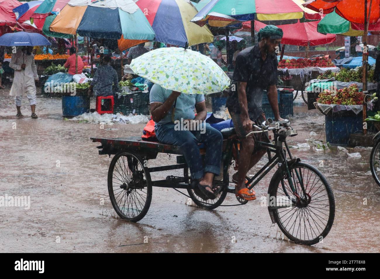 Dhaka, Bangladesh. 17th Nov, 2023. The deep depression over the Bay of ...