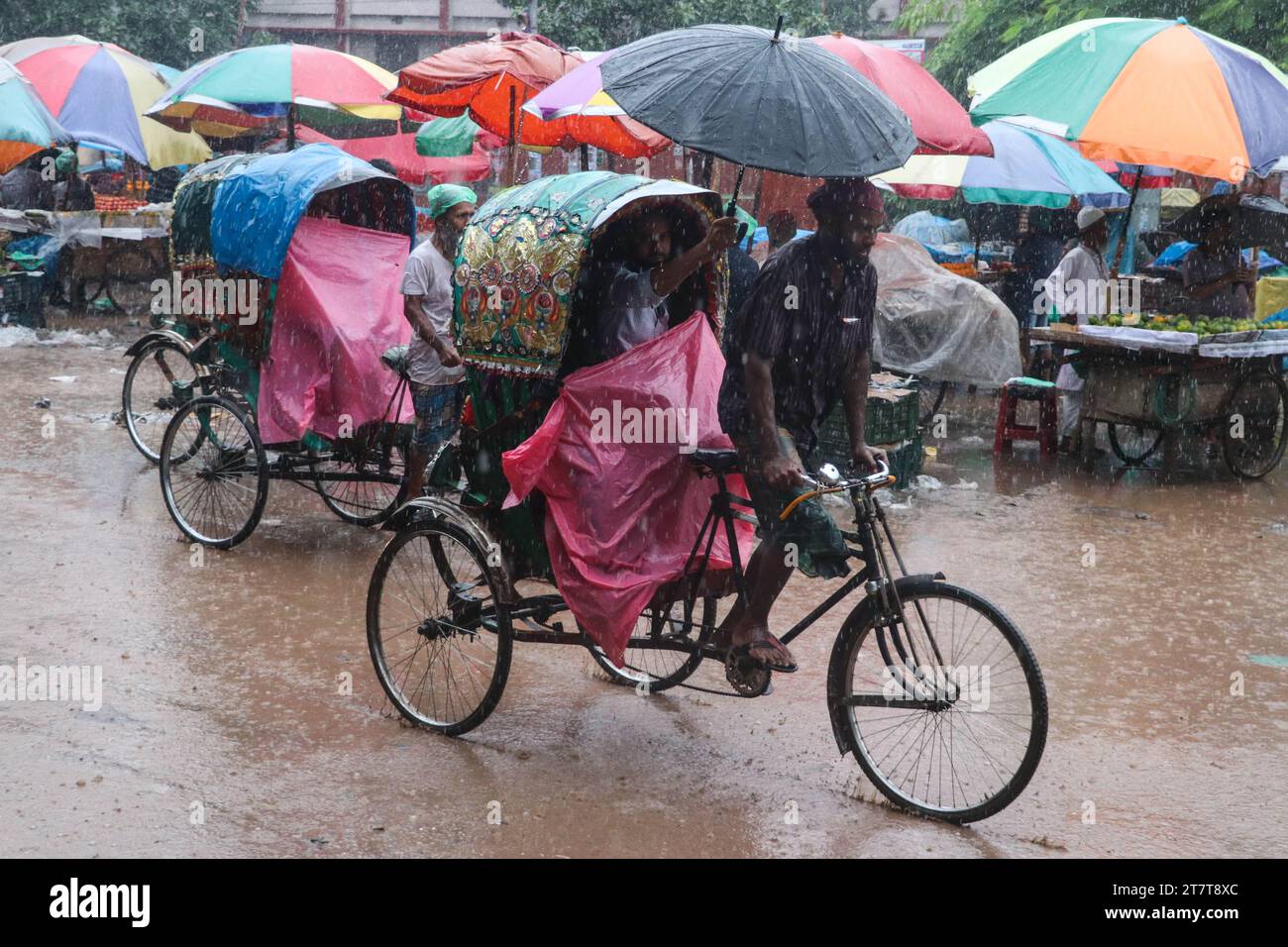 Dhaka, Bangladesh. 17th Nov, 2023. The deep depression over the Bay of ...