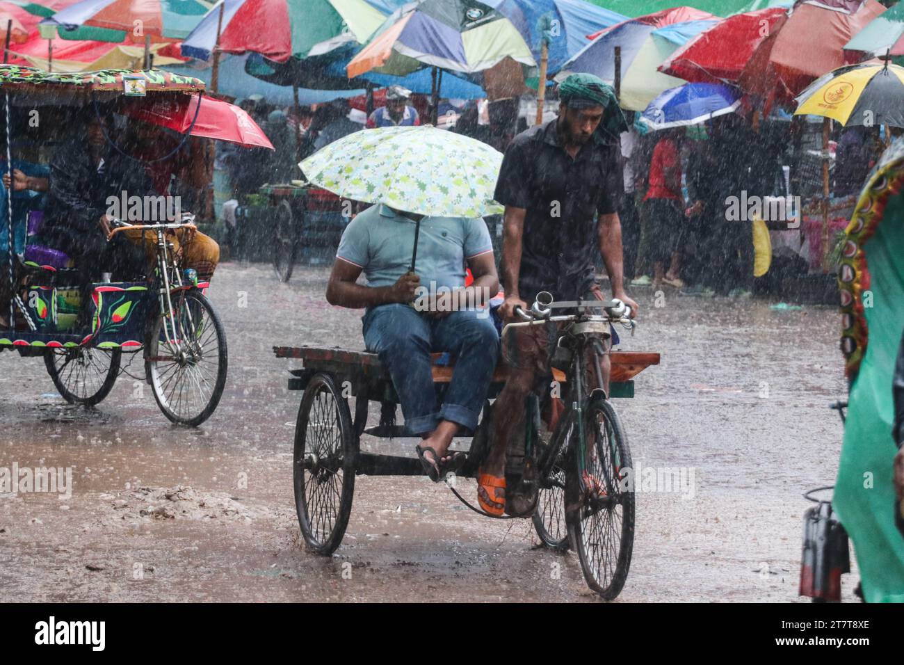 Dhaka, Bangladesh. 17th Nov, 2023. The deep depression over the Bay of ...