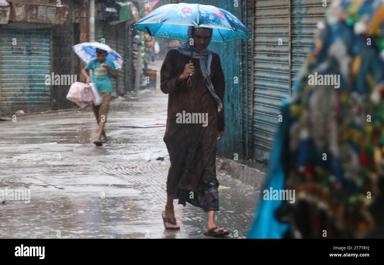 Dhaka, Bangladesh. 17th Nov, 2023. The deep depression over the Bay of ...