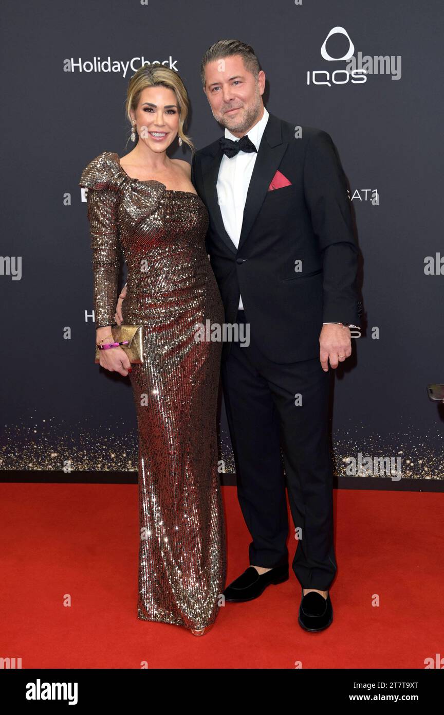 Miriam Rehbein mit Begleitung bei der 75. Bambi-Verleihung 2023 in der ...