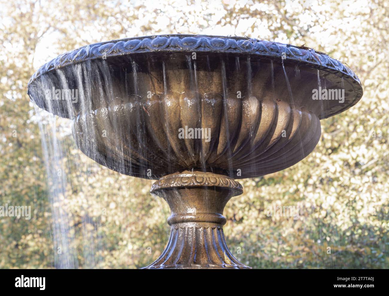 The tiered water fountain statues in Regent’s park. which creates ...