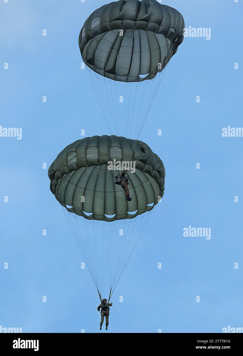 Paratroopers dropped from c47 using circular WW2 canopy copies Stock ...