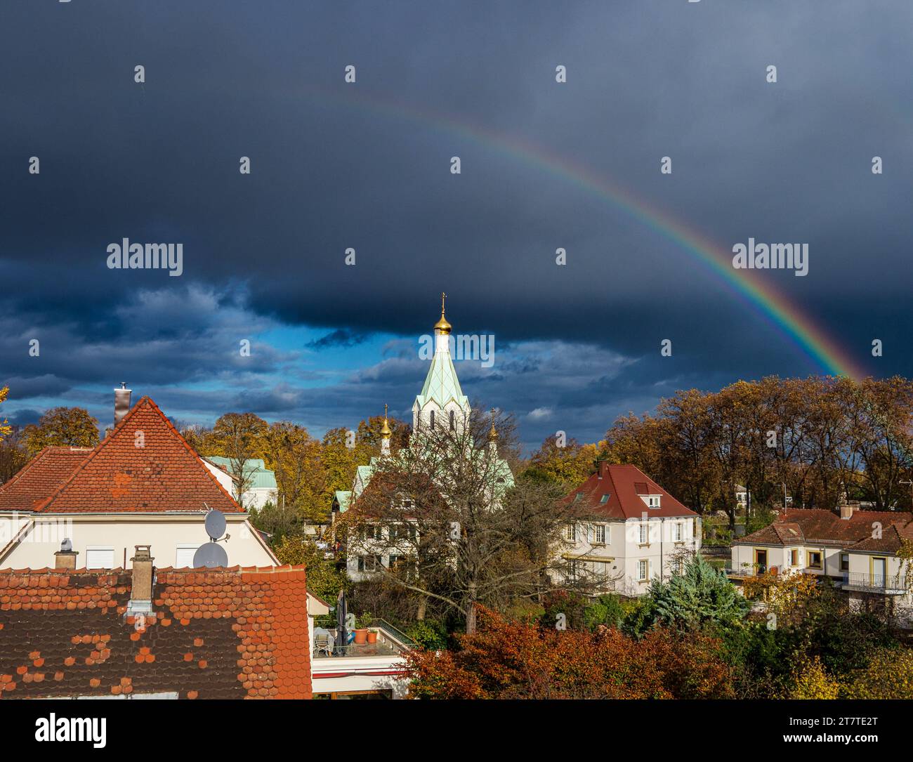 Rainbow after autumn rain over the old quarter of Strasbourg ...