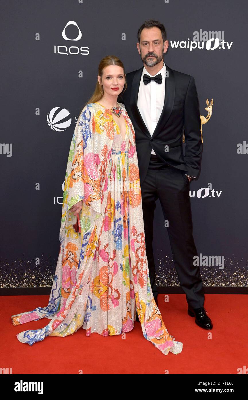 Karoline Herfurth mit Partner Christopher Doll bei der 75. Bambi ...