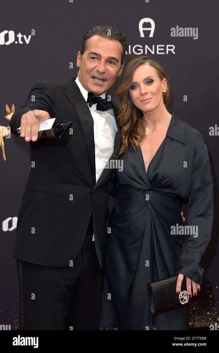 Erol Sander mit Freundin Freundin Rebecca Oehlmann bei der 75. Bambi ...