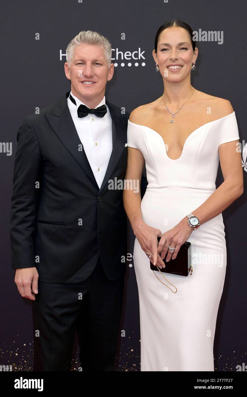 Bastian Schweinsteiger mit Ehefrau Ana Ivanovic bei der 75. Bambi-Verleihung 2023 in der Bavaria ...