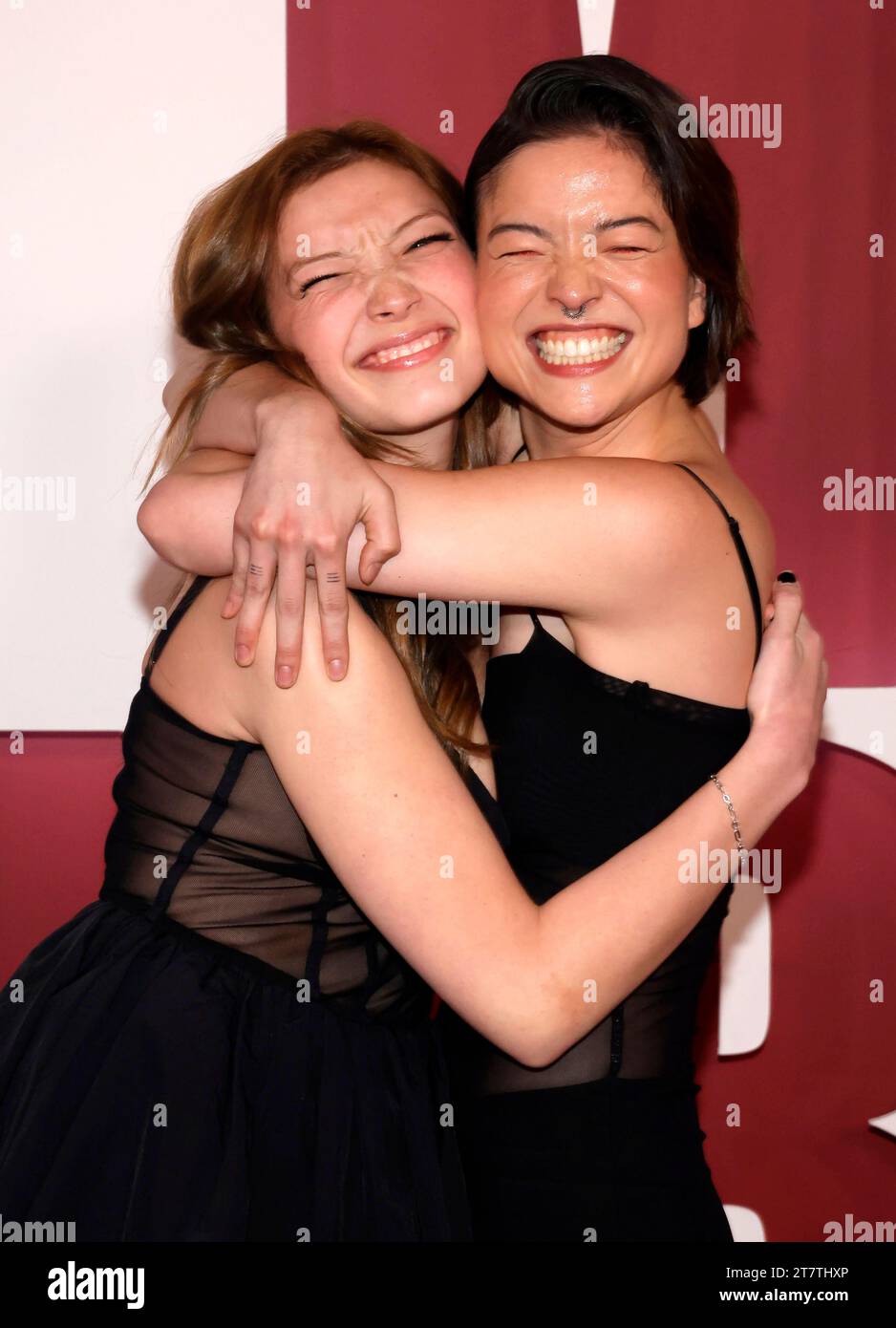 LOS ANGELES, CA - NOVEMBER 16: Saylor Curda, Piper Curda at the Netflix ...
