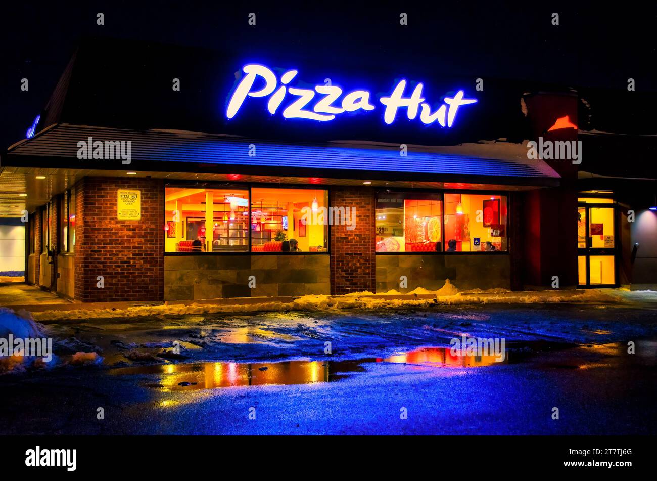 Pizza Hut Restaurant At Night Pizza Hut In Randolph, NJ