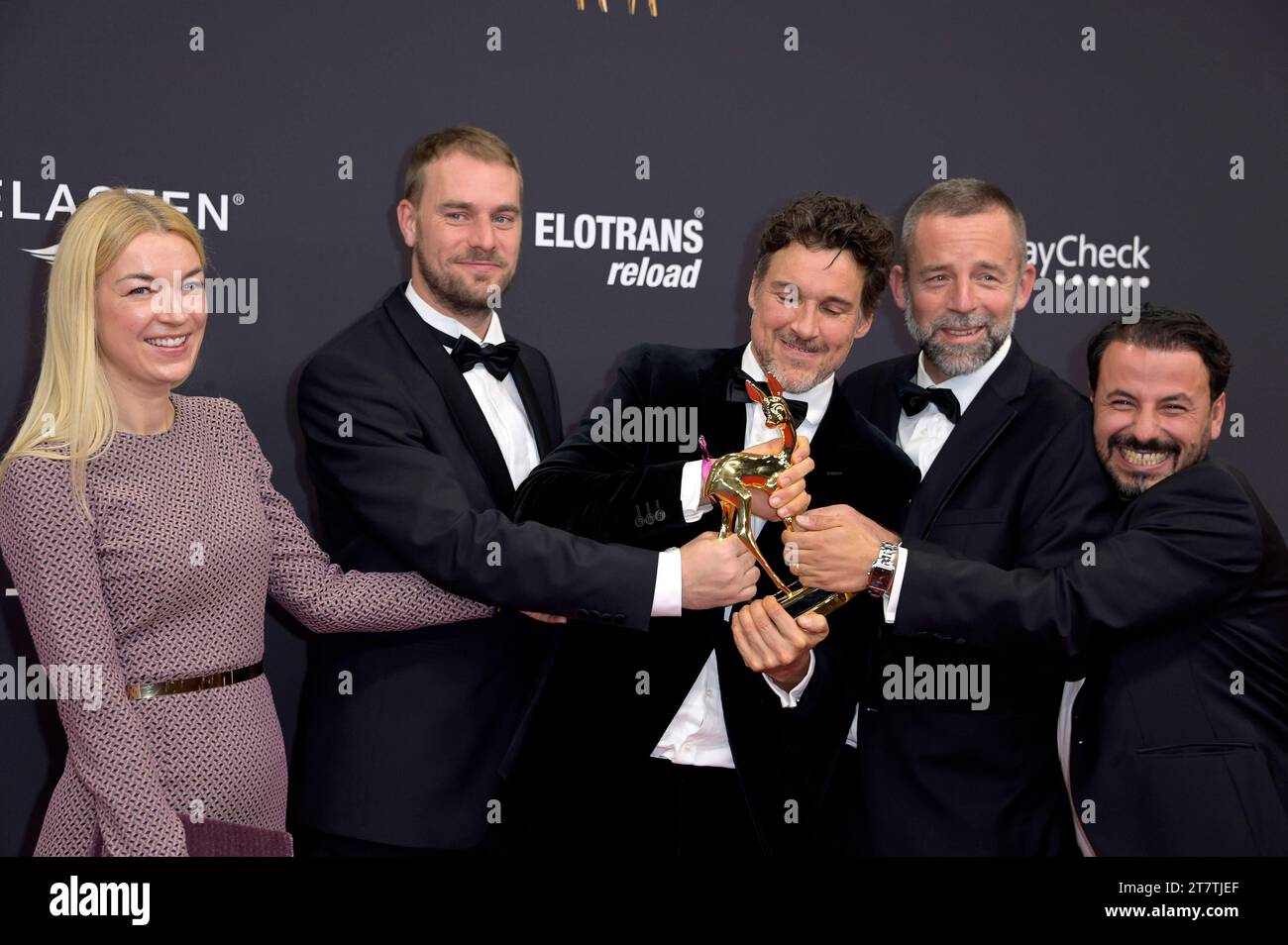 Florian David Fitz und die Filmcrew von Oskars Kleid bei der 75. Bambi-Verleihung 2023 in der ...