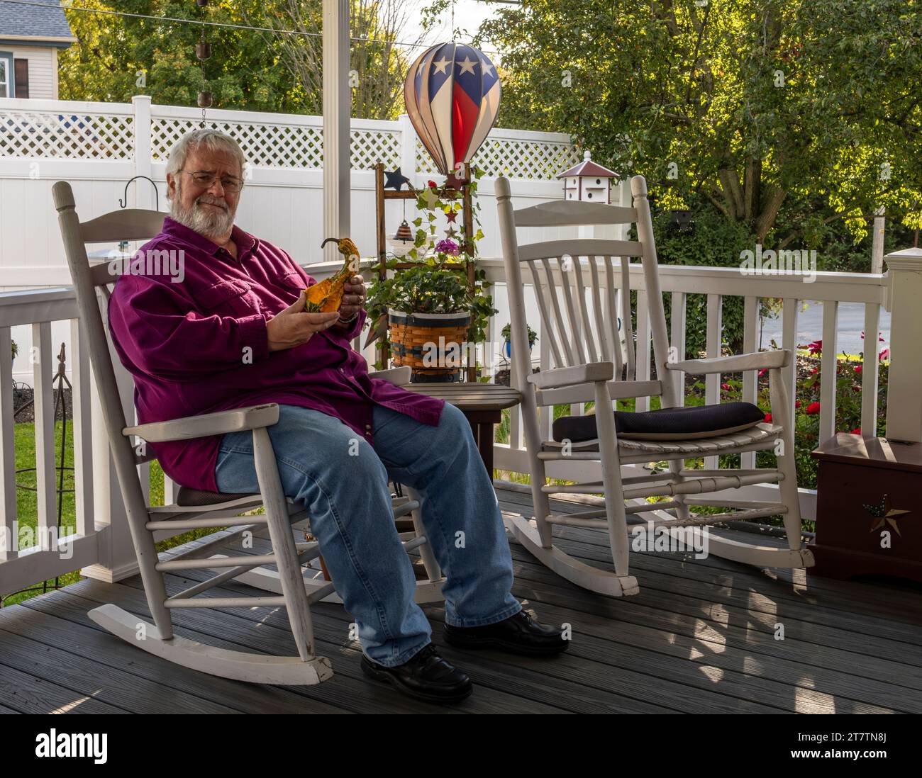 Man relax deck chair hi-res stock photography and images - Alamy