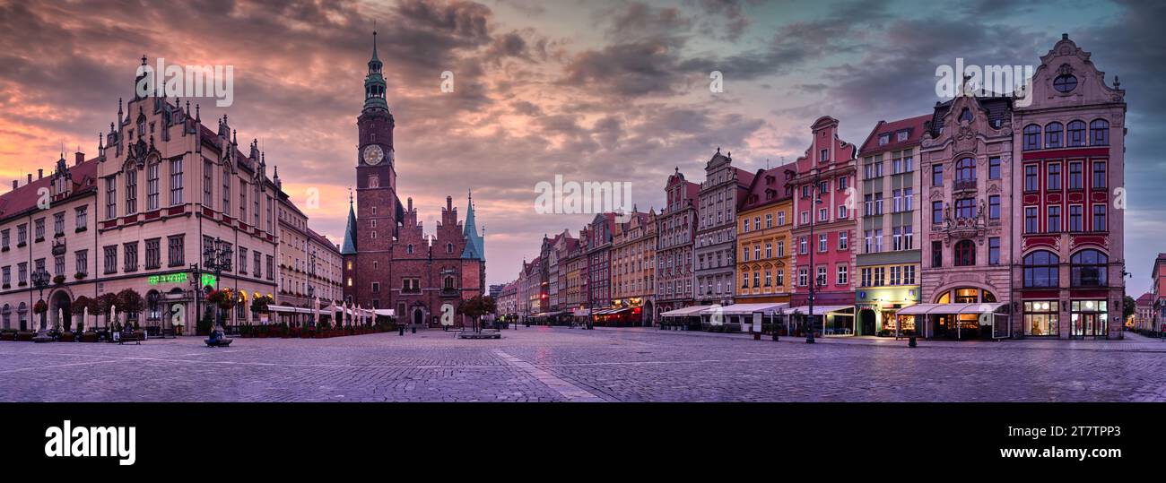 Medieval Rynek square (Market square) with gothic Town Hall facade at ...