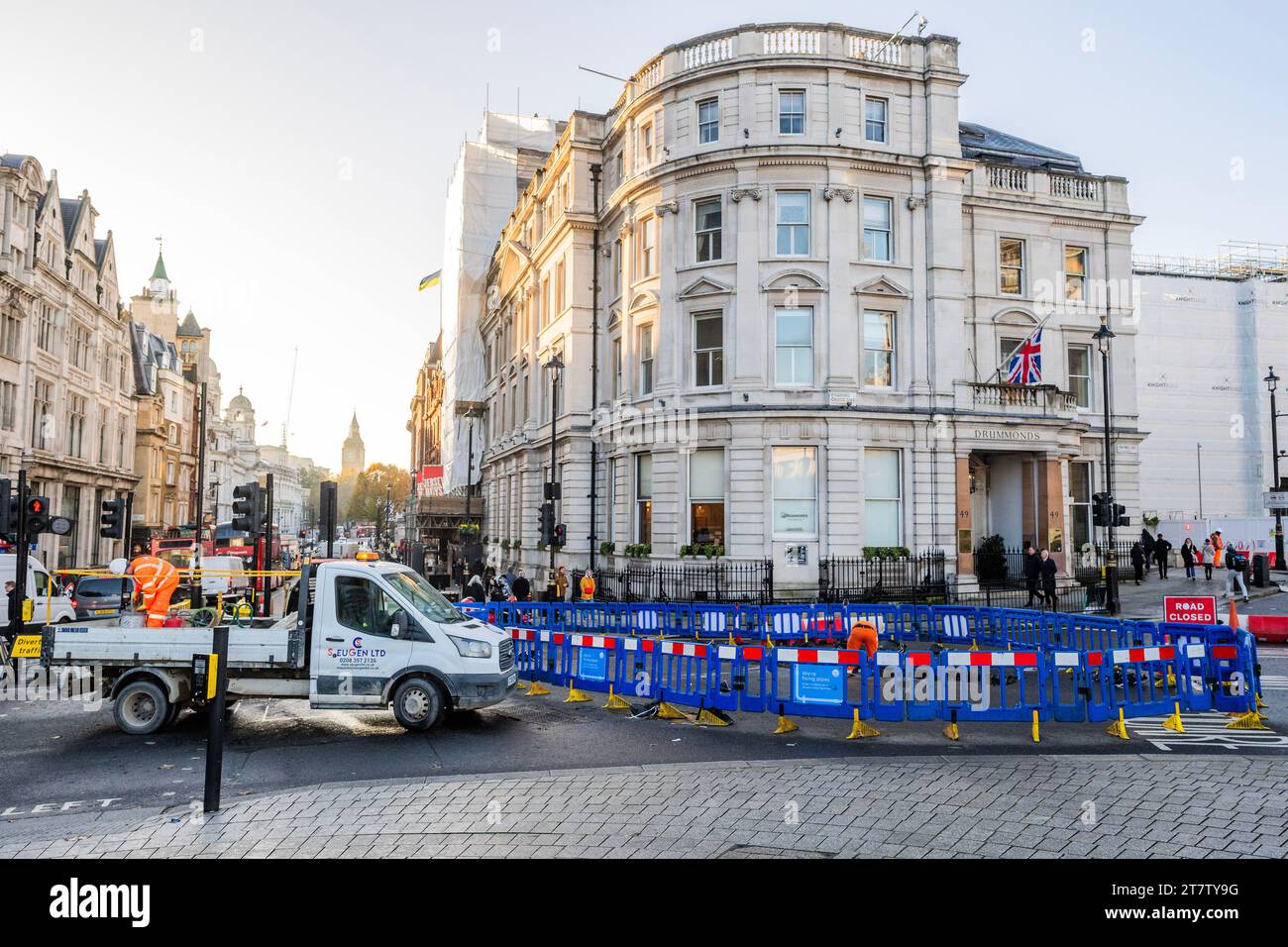 London, UK. 17th Nov, 2023. Thames Water block trafalgar square ...
