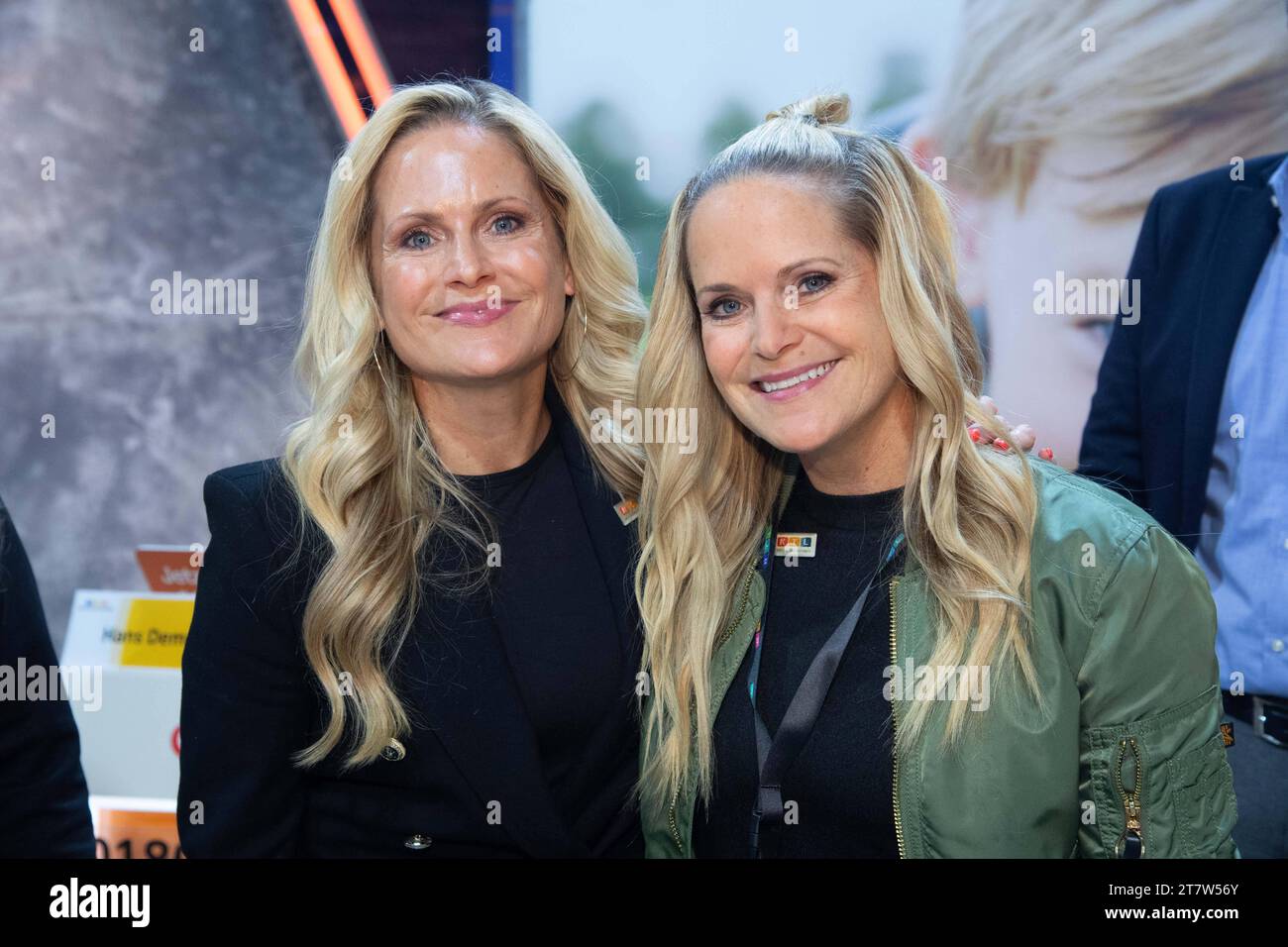 Angela BRAUN, Moderatorin, und ihre Schwester Melanie BERGNER ...